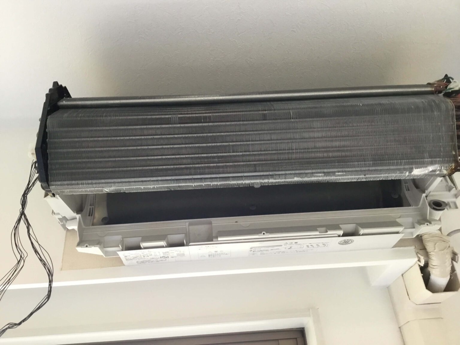日立製お掃除機能付きエアコン“白くまくんX” RAS-X56K2S の壁掛け完全分解クリーニング - 天佑ハウスクリーニングサービス